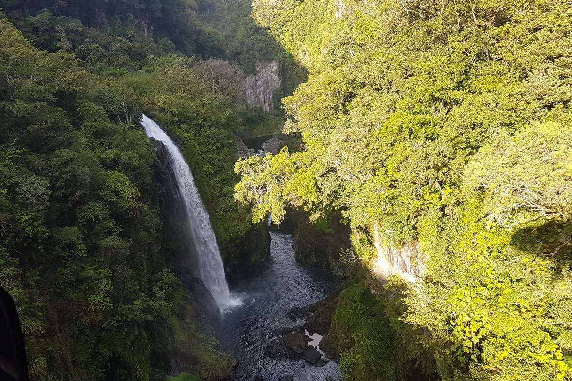 Helicopter flight over Reunion Island | Rainbow Tours